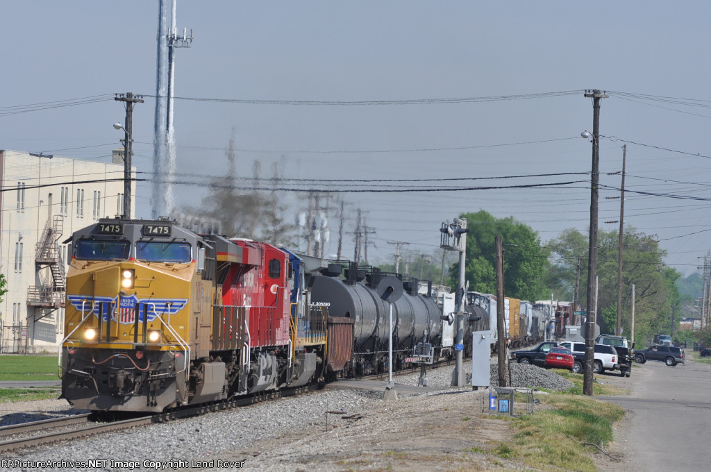 UP 7475 On NS 143 Eastbound